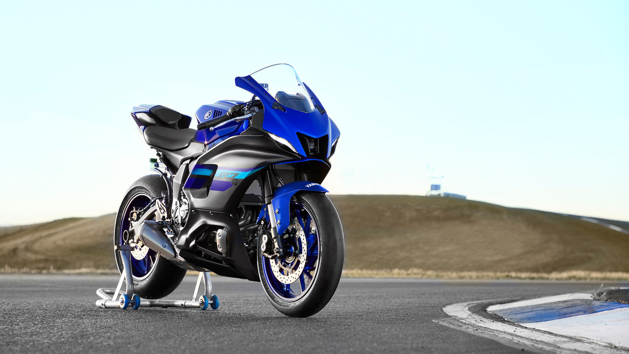 Yamaha R7 '24